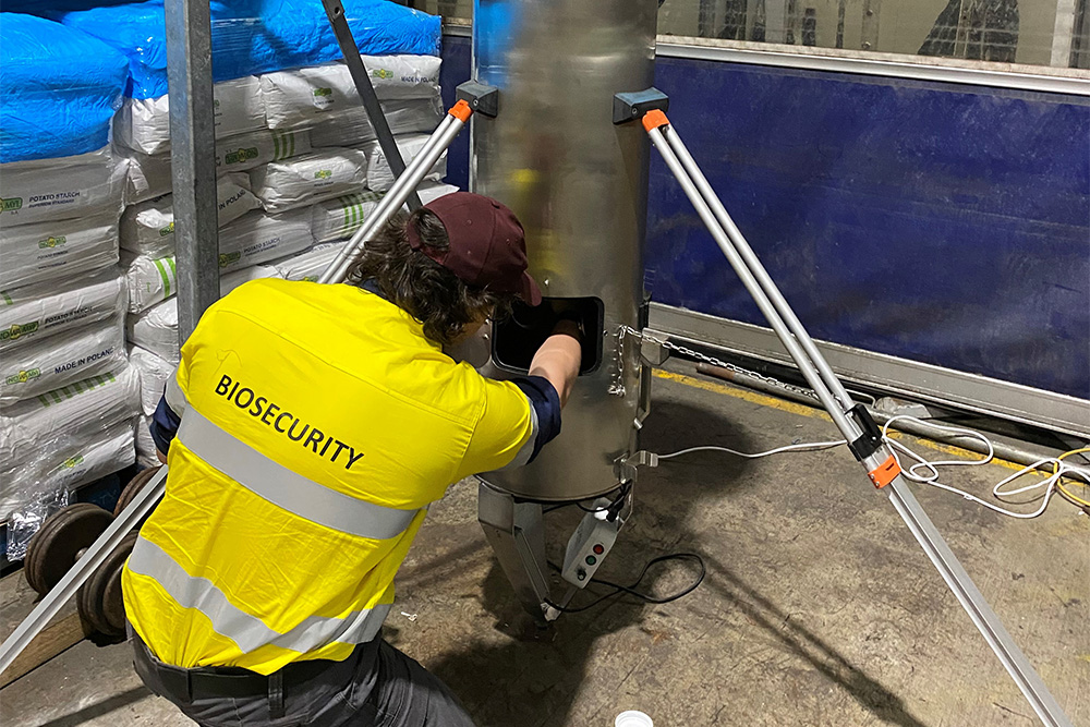 Suction trap targets winged exotic pests - DAFF